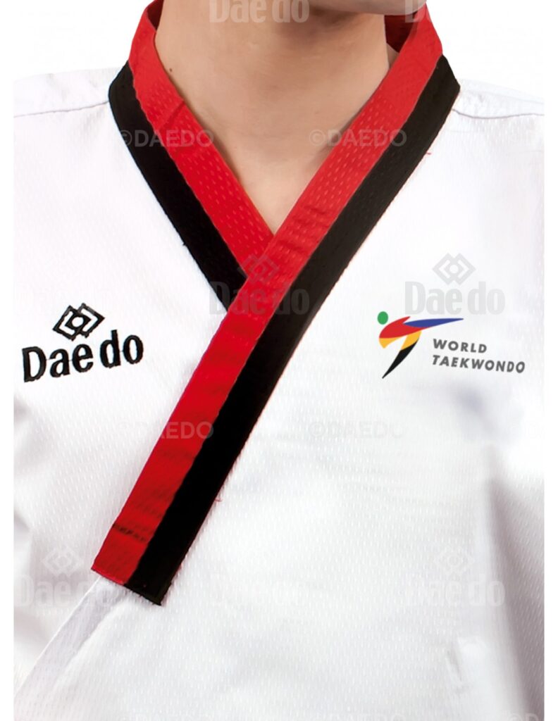 Dobok Poomsae “POOM” masculino Daedo – The Master SpA
