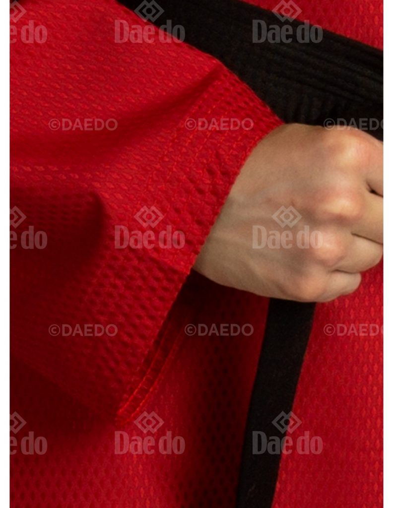 Dobok Hi-Tech «Daedo» Rojo WT – The Master SpA